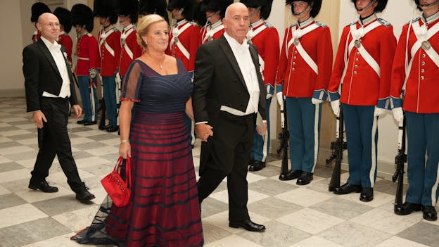 Se billederne: Politikere til bal på slottet - uden syg dronning - TV 2 Se billederne: Politikere til bal på slottet - uden syg dronning - TV 2