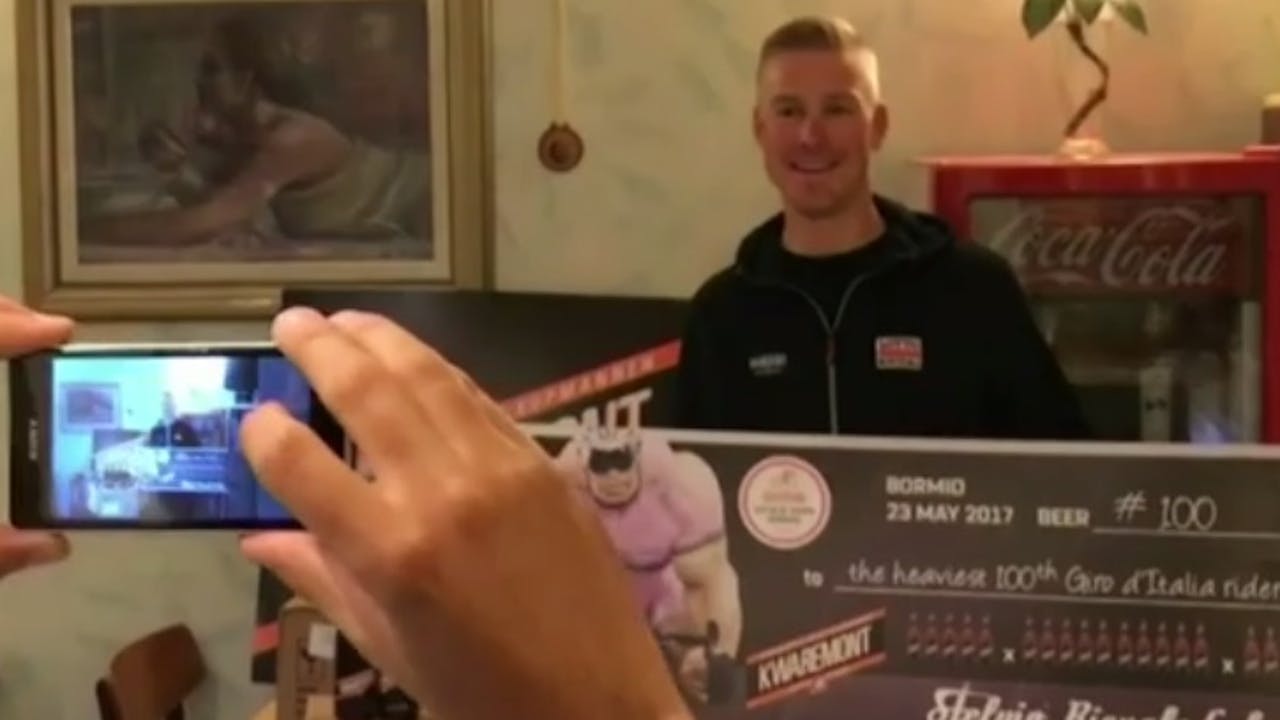 Lars Bak har vundet 100 øl - var bedst blandt de tungeste - TV 2 Lars Bak har vundet 100 øl - var bedst blandt de tungeste - TV 2