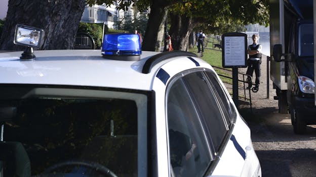 Tre personer anholdt - mistænkt for overfald på ældre kvinder - TV 2 Tre personer anholdt - mistænkt for overfald på ældre kvinder - TV 2
