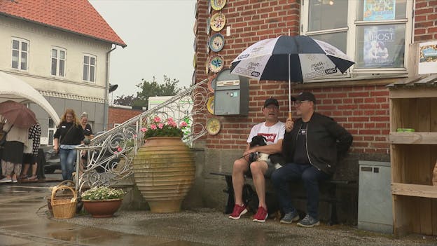 Danske feriebyer kigger langt efter turister i regnen - TV 2 Danske feriebyer kigger langt efter turister i regnen - TV 2