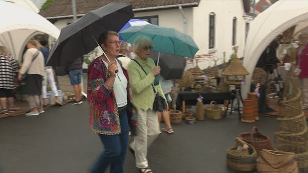 Danske feriebyer kigger langt efter turister i regnen - TV 2 Danske feriebyer kigger langt efter turister i regnen - TV 2