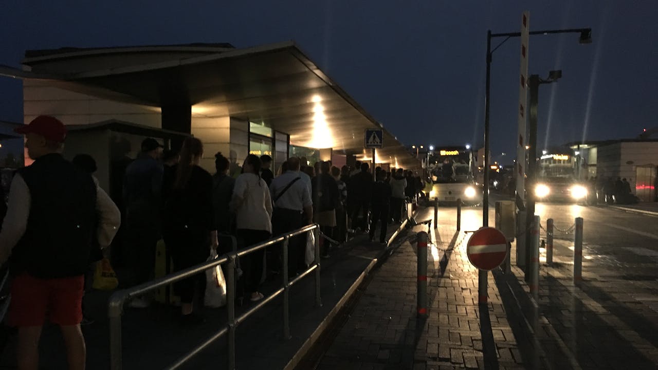 Større strømsvigt aflyser al togtrafik til Sverige - TV 2 Større strømsvigt aflyser al togtrafik til Sverige - TV 2