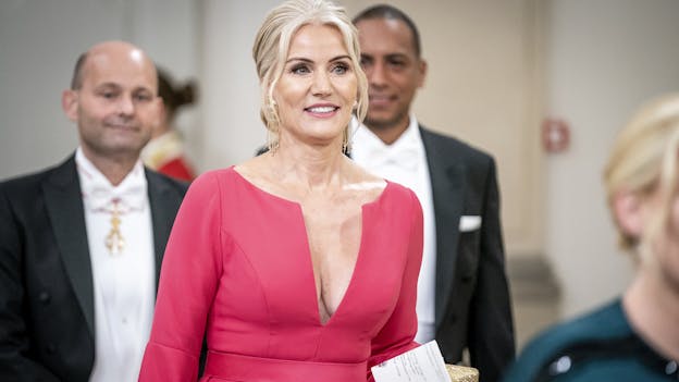 Helle Thornings kjole stjal billedet ved dronningens galla - TV 2 Helle Thornings kjole stjal billedet ved dronningens galla - TV 2