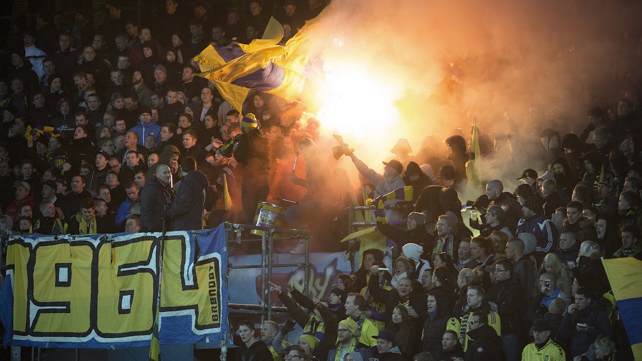 Dommer indberetter Brøndbys fans til DBU - TV 2 Dommer indberetter Brøndbys fans til DBU - TV 2